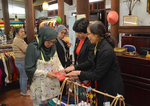 Thêm hiểu biết về văn hóa, con người Việt Nam