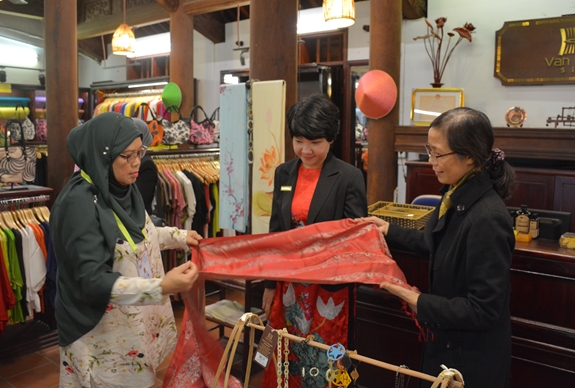 Thêm hiểu biết về văn hóa, con người Việt Nam