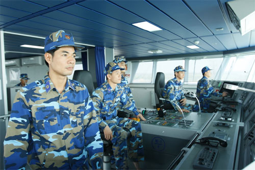 163 cán bộ, chiến sĩ Cảnh sát biển nhận huy hiệu Tuổi trẻ dũng cảm