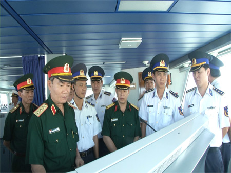 Thượng tướng Trương Quang Khánh thăm tàu cảnh sát biển và kiểm ngư